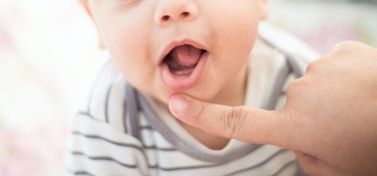 ¿En qué orden les salen los dientes a los bebés? – MomMom